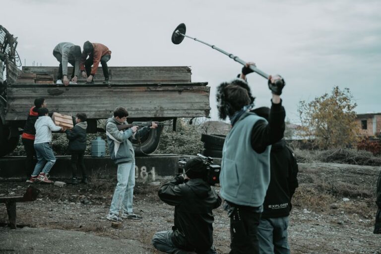 12 Secrets Behind Famous Movie Scenes - Trivava
